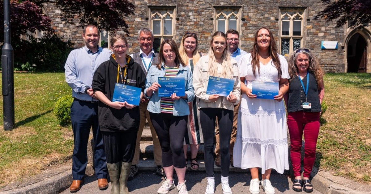 UWTSD Celebrates Peer Assisted Learning at an Award Ceremony ...